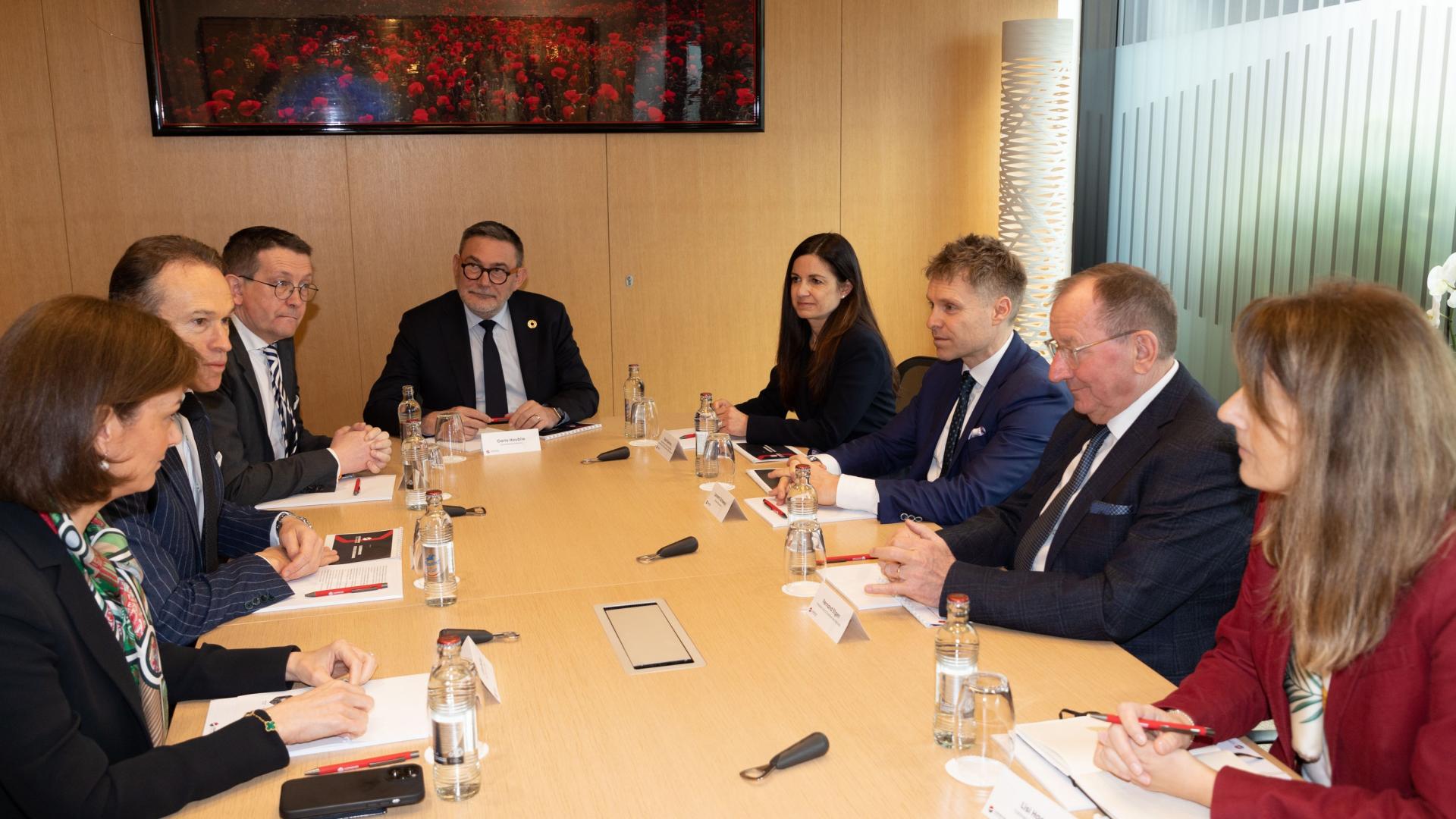 Visite de la Bourse de Luxembourg « LuxSE » | Chambre des Députés du ...
