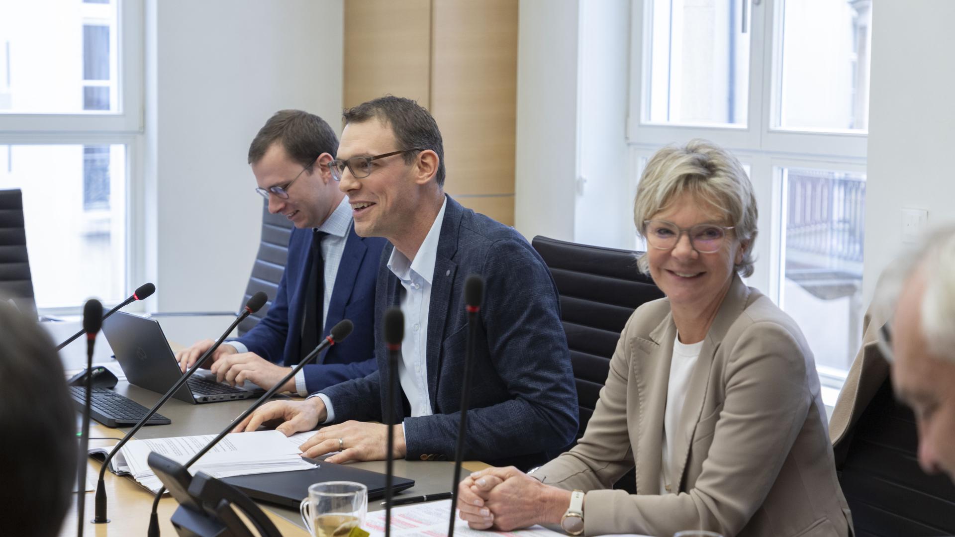 Vers une réduction de la charge administrative | Chambre des députés du ...